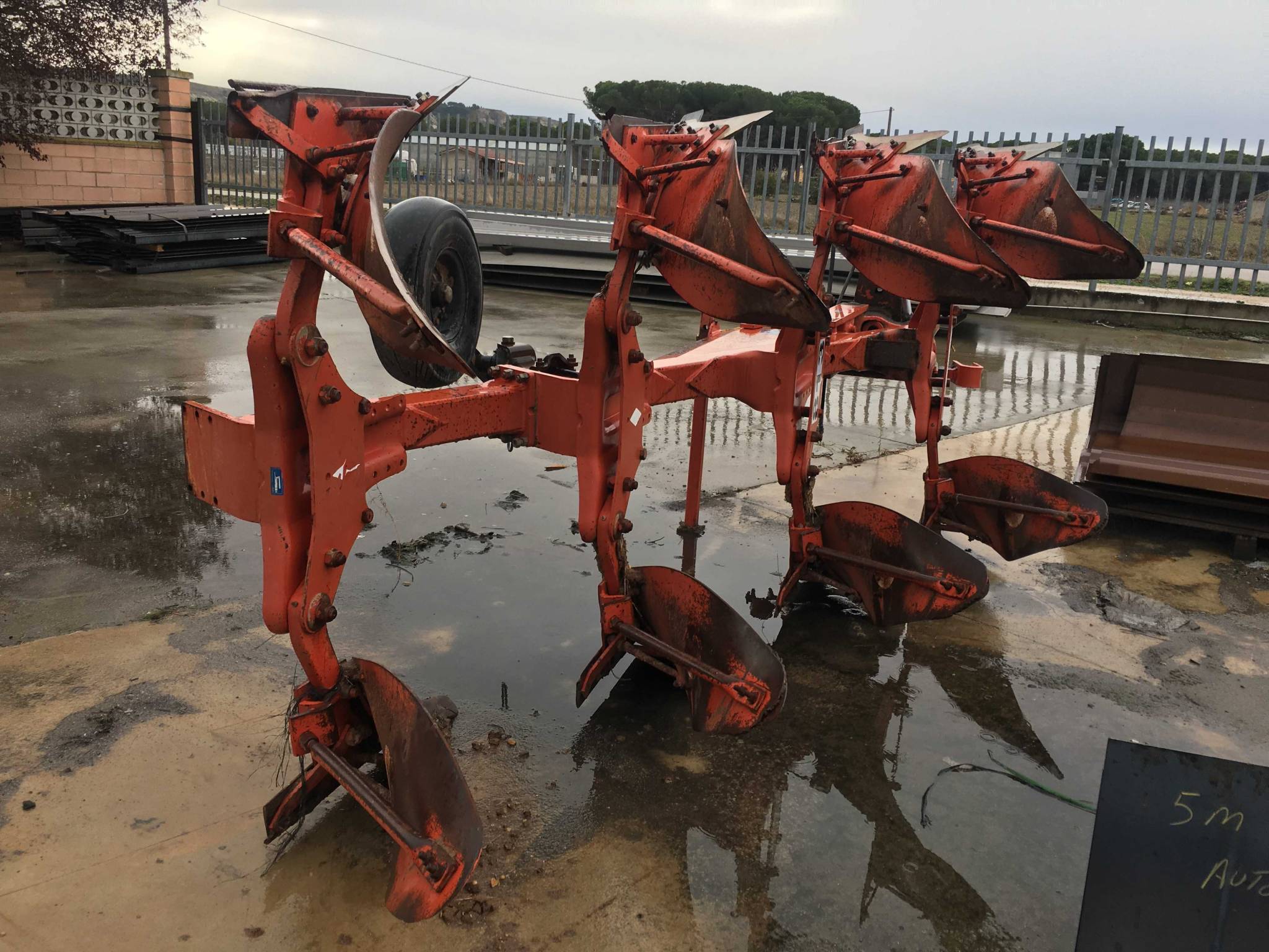 Arado reversible/Arado fijo Kuhn Master 120 4 cuerpos reversible ...