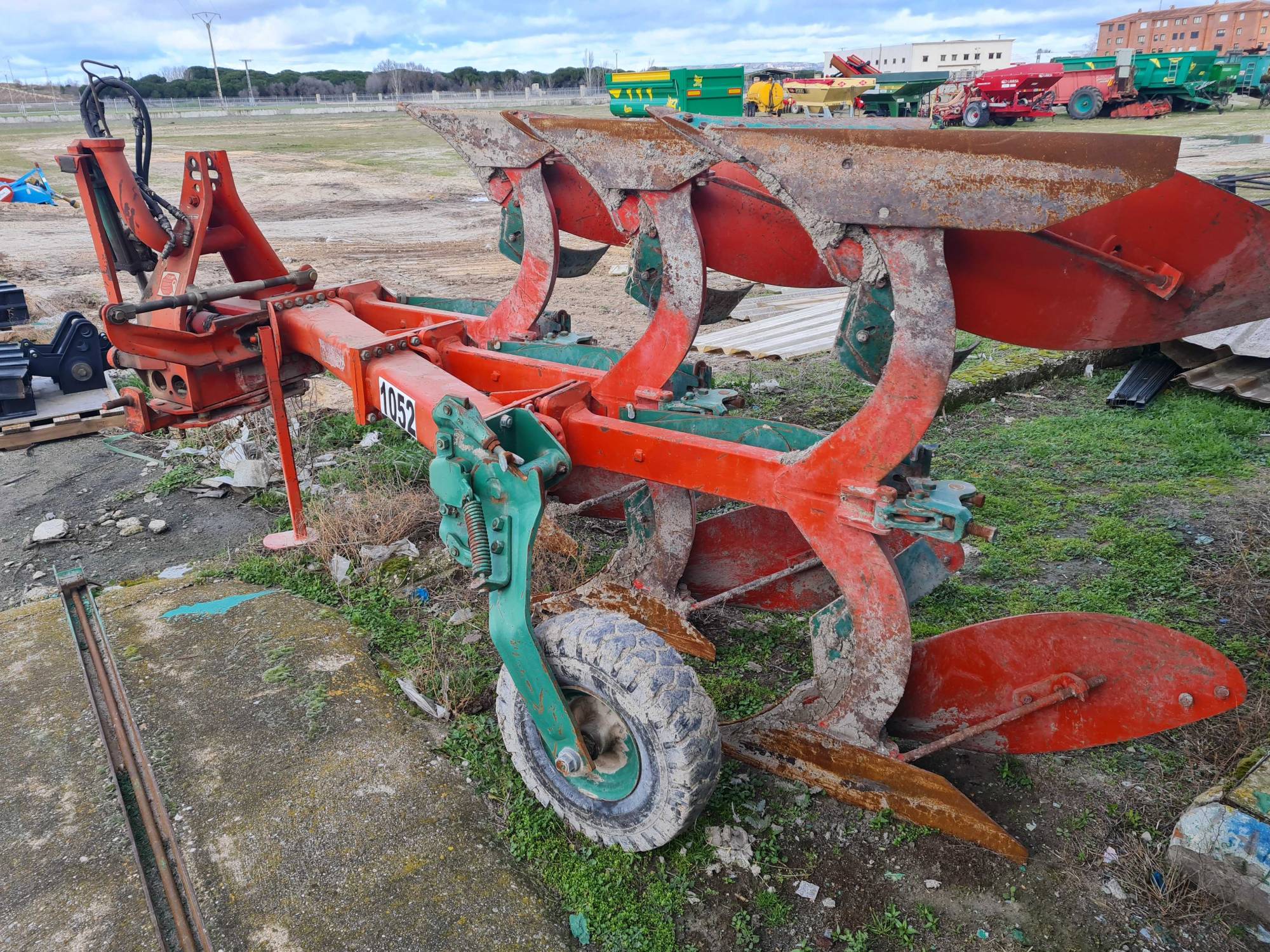 Arado reversible/Arado fijo Kverneland 3 cuerpos reversible E ...