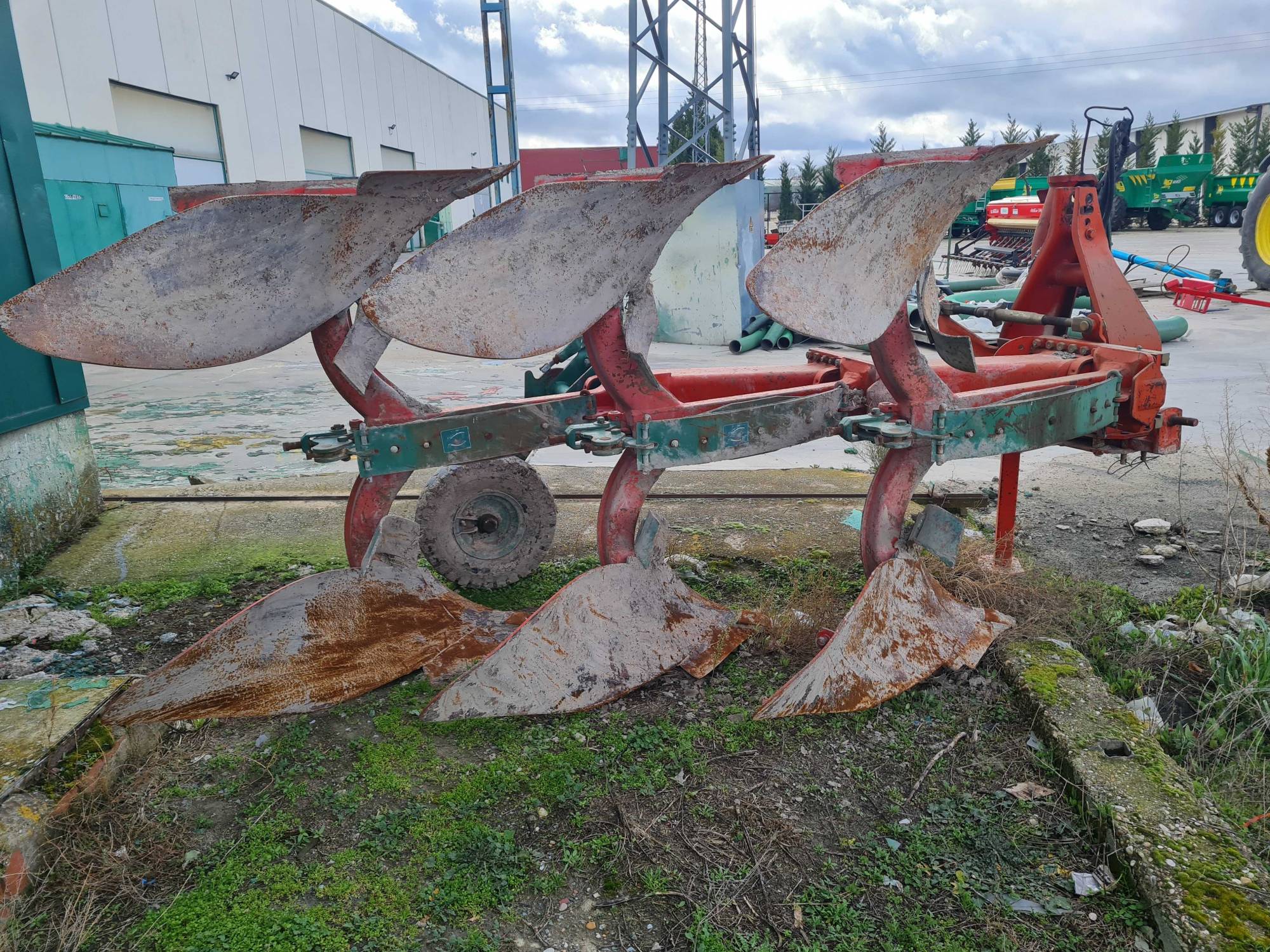 Arado reversible/Arado fijo Kverneland 3 cuerpos reversible E ...