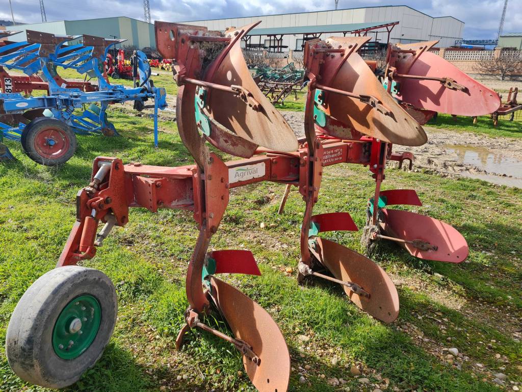 Arado reversible/Arado fijo Ovlac - Remolques Hermanos García